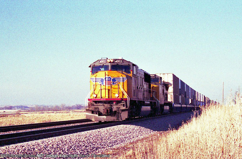 UP 4002 Container manifest on an almost Spring day